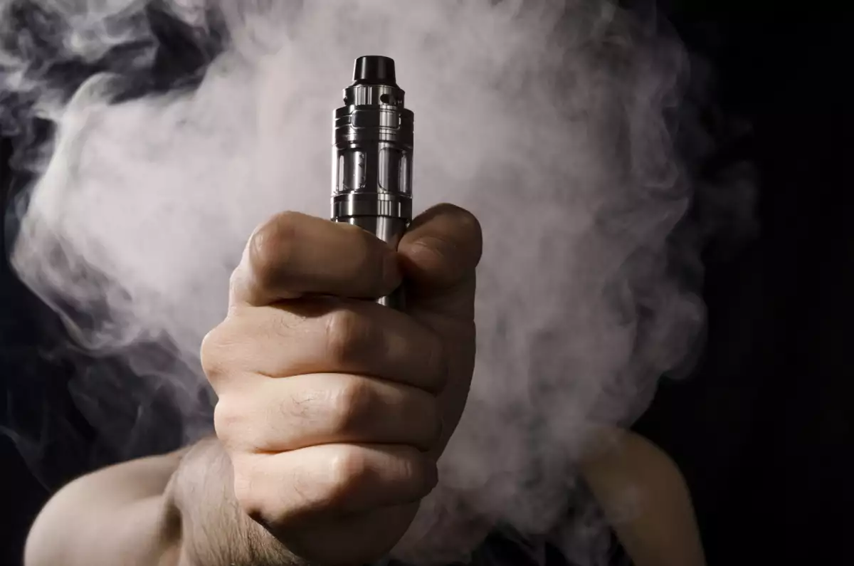 Hallan inconsciente a niño de 13 años después de fumar vaper en el baño ...